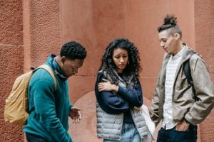 Peer Pressure in Teenagers: 7 Ways to Deal With It and Do the Right ...